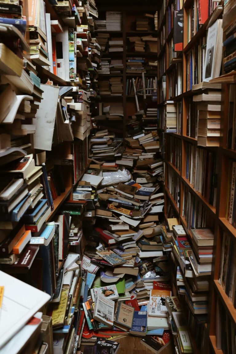 Why hoarding is so dangerous for Christians - DanielleBernice.com